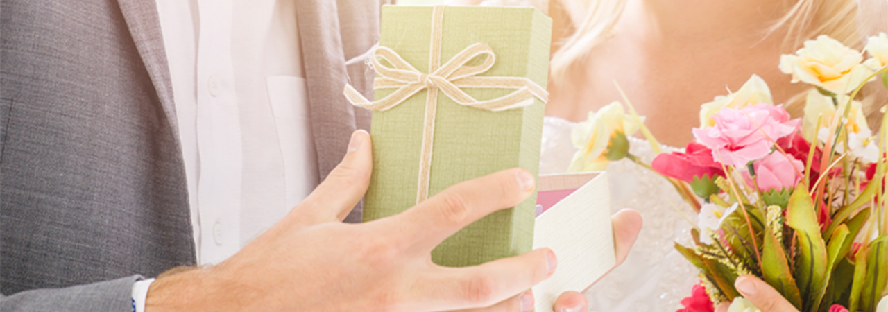 Your Guide to Wedding Gift-Giving